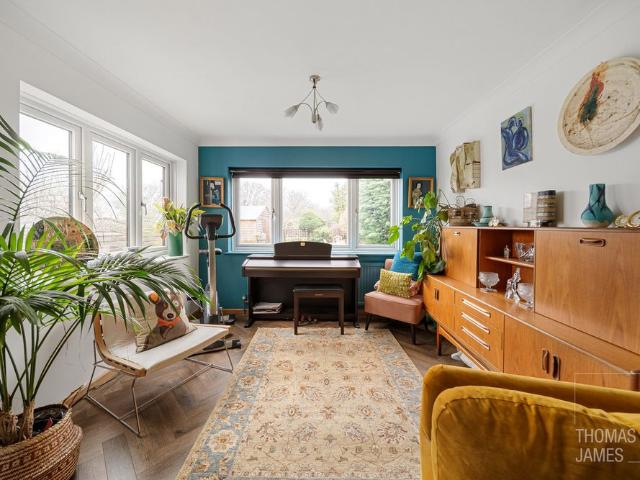 4 bed Detached House To Let