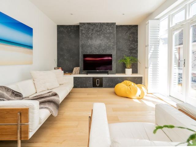 4 bed Detached House To Let