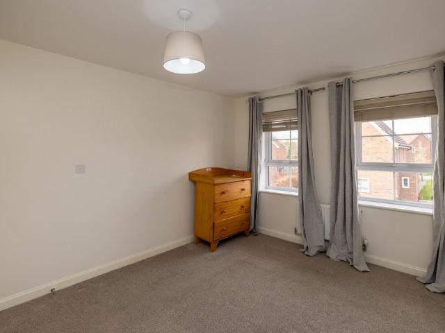 4 bed Detached House To Let