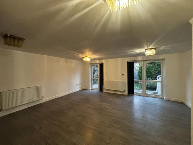 4 bed Detached House To Let