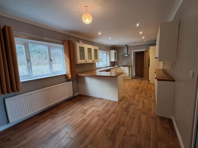 4 bed detached house to rent in Awel Y Mor, Carmarthen
