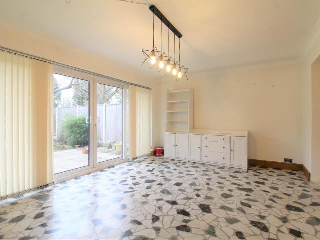 4 bed detached house to rent in Balmoral Drive, Bramcote, Nottingham, NG9 3FU