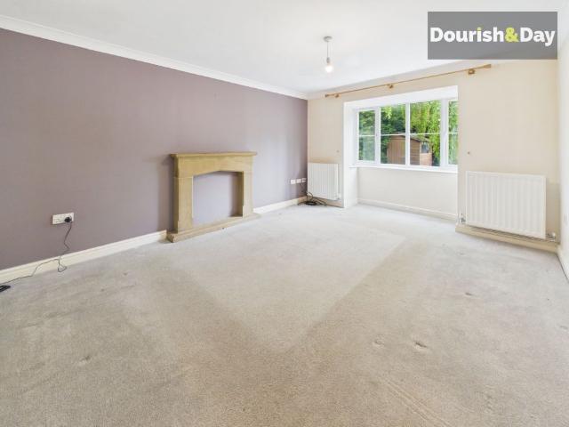 4 bed detached house to rent in Bettys Lane, London Road, CW3
