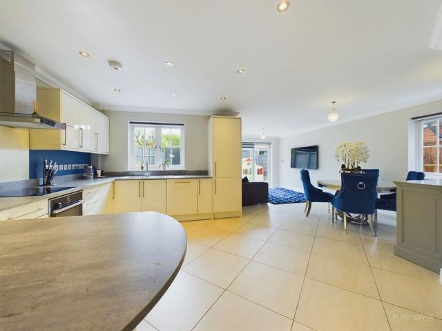 4 bed detached house to rent in Stonefield Road, Naphill, HP14 4SP