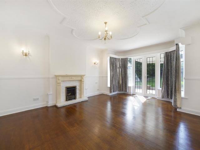 4 bed detached house to rent in Sudbury Court Drive, Harrow | Daniels Estate Agents
