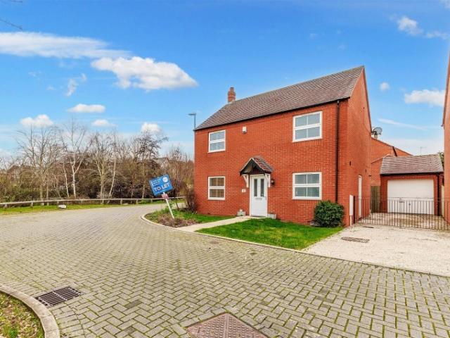 4 BED Detached house To rent
