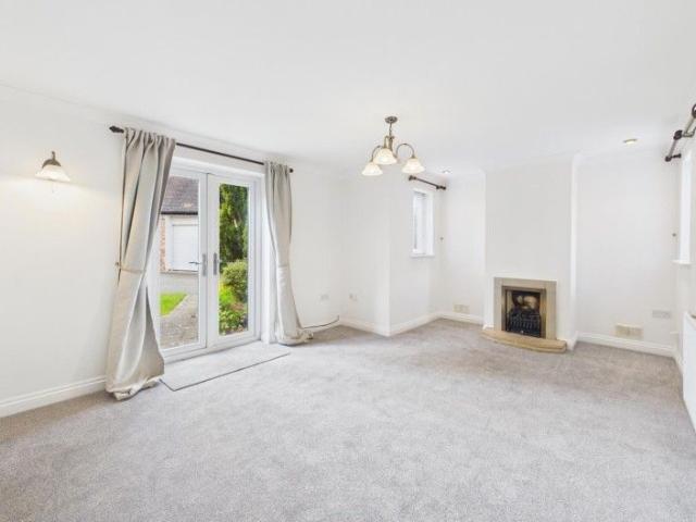4 BED Detached house To rent