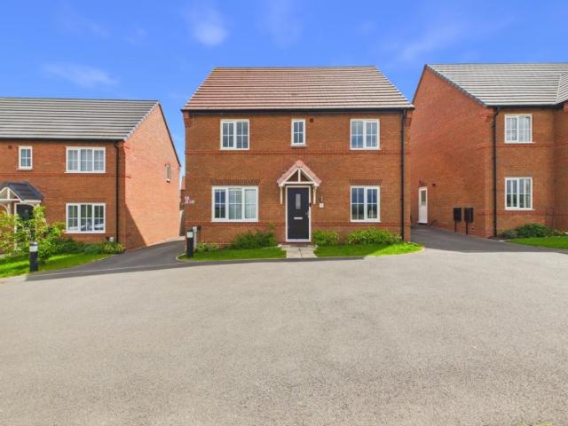 4 BED Detached house To rent