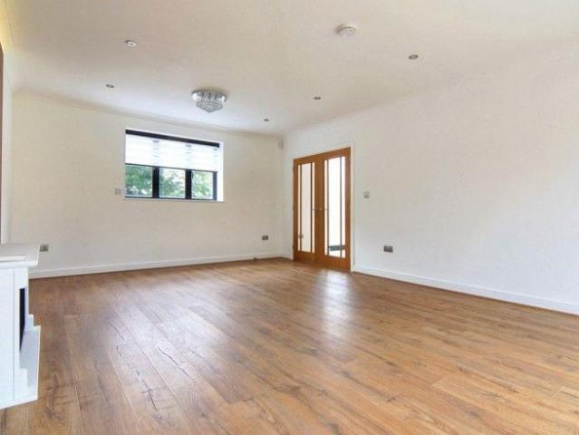 4 BED Detached house To rent