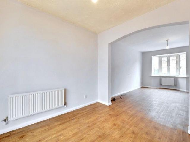 4 BED Detached house To rent