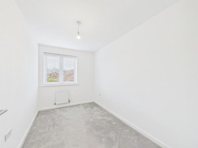 4 BED Detached house To rent