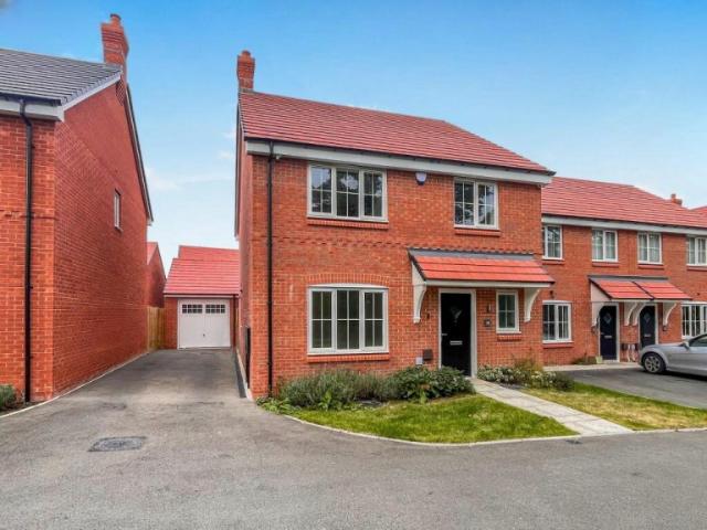 4 BED Detached house To rent
