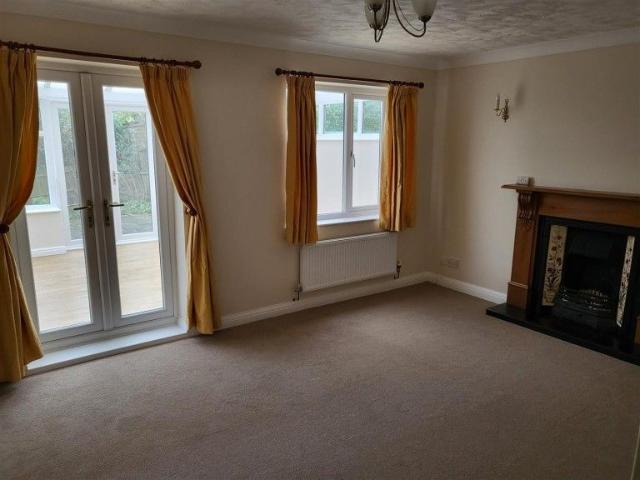 4 BED Detached house To rent