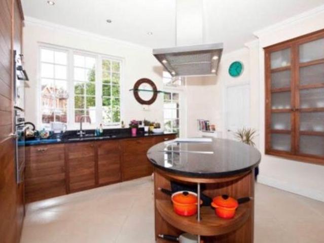 4 Bed Detached House, Burnaby Gardens, W4
