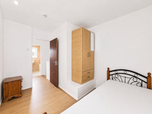 4 Bed Detached House, Duckett St, E1
