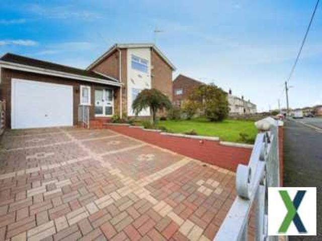 4 bed detached house for sale