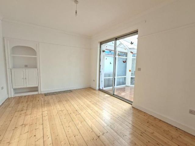 4 bed detached house for rent in Mountcastle