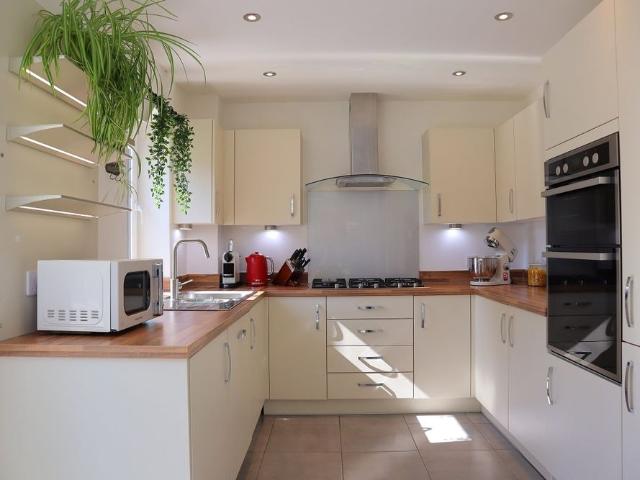 4 Bed Detached House, Foxfield Way, NG2