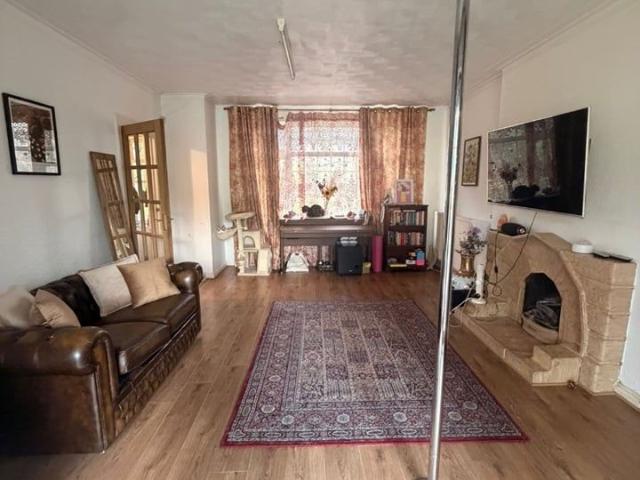 4 Bed Detached House, Garrick Drive, NW4