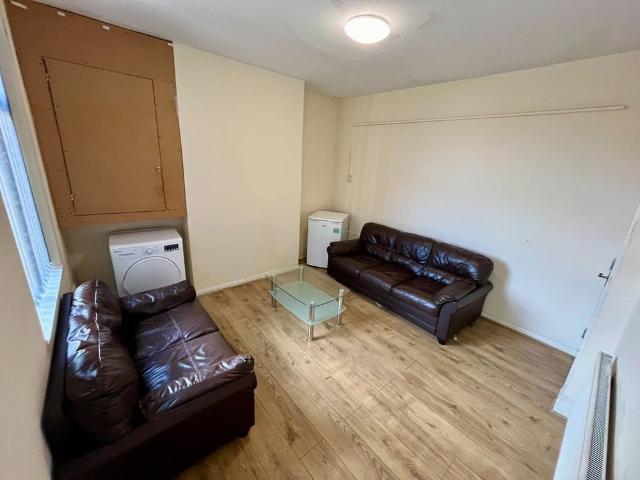 4 Bed Detached House, Lace St, NG7