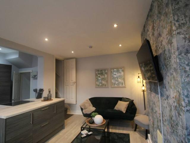 4 Bed Detached House, Martin Terrace, LS4