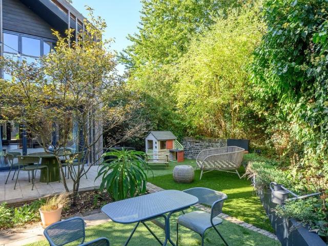 4 Bed Detached House, Navarino Grove, E8