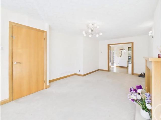4 Bed Detached House, Oakdene Way, LS17