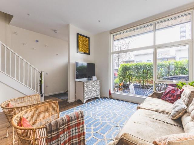 4 Bed Detached House, Packington Road, W3