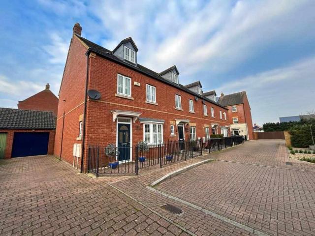 4 Bed, End of Terrace, Banks Drive, Sandy, SG19 [INVESTMENT PROPERTY]