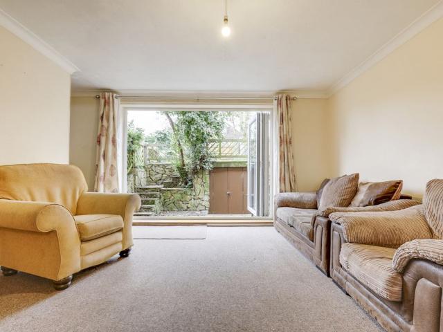 4 bed End of Terrace House To Let