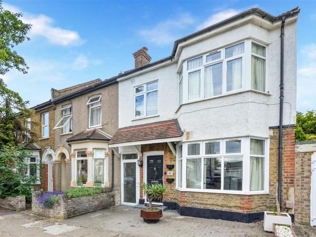 4 Bed End of Terrace House To Let