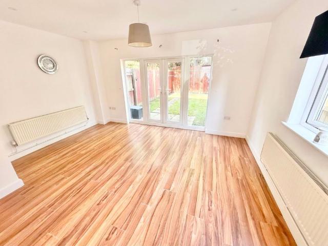 4 bed end of terrace house to rent in Hawthorne Drive, Liverpool, L33