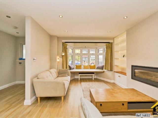 4 bed End of Terrace in Barnfield Avenue, Kingston upon Thames, KT2 5RE