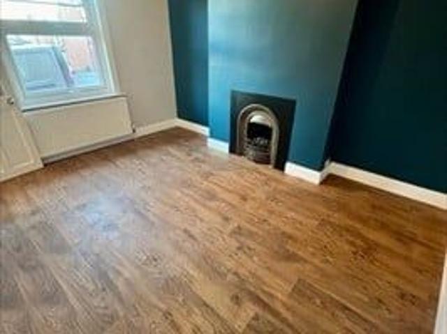 4 Bed End Terrace, Aviary Grove, LS12