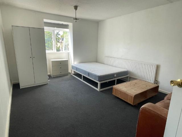 4 Bed End Terrace, Brough Close, SW8