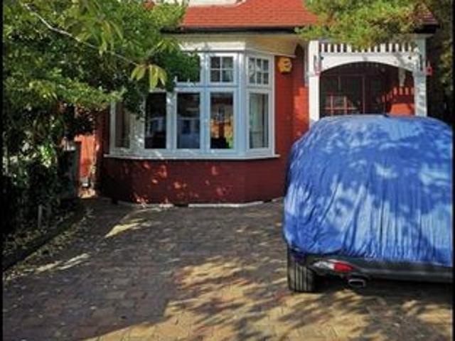4 Bed End Terrace, Hamilton Crescent, N13