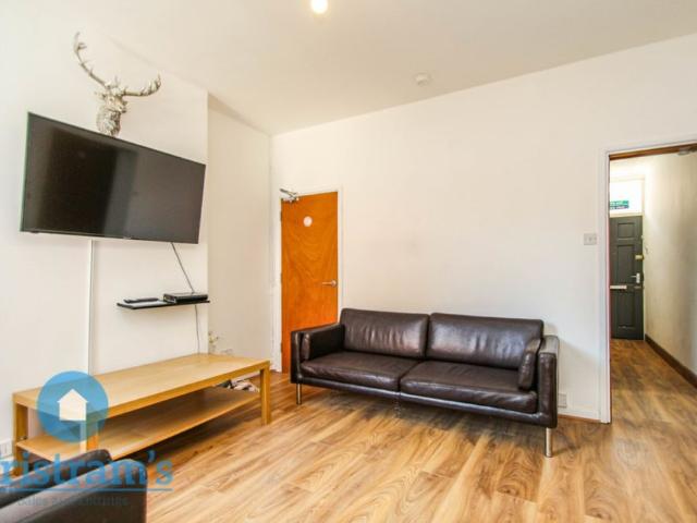 4 bed End Terraced House for Rent