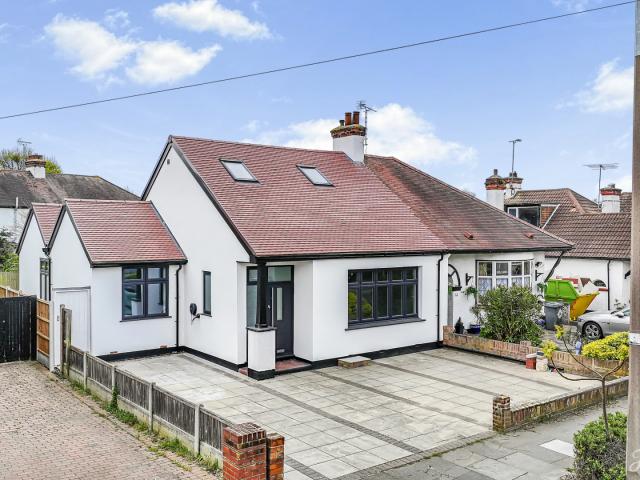 4 Bed For Sale in Southend on sea