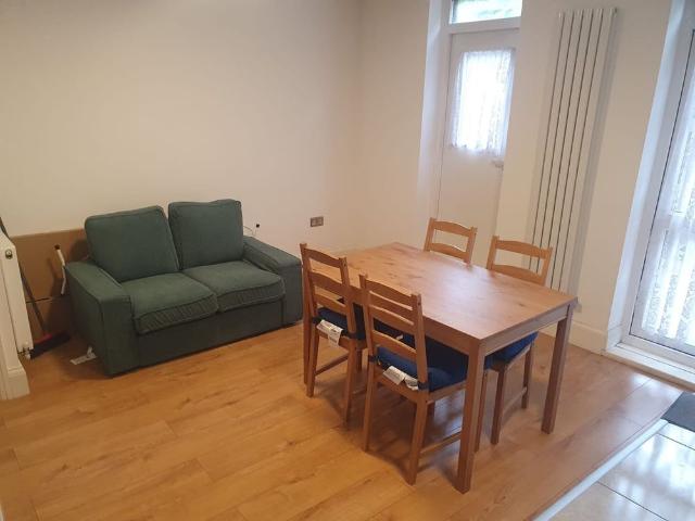 4 Bed Flat, Manchester Road, E14