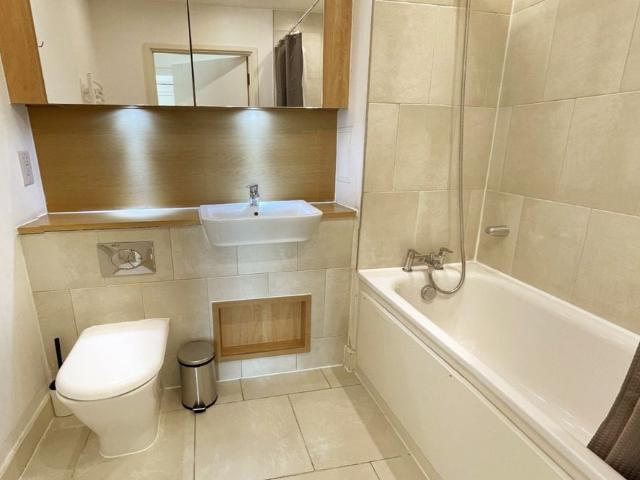 4 Bed Flat, Marner Point, E3