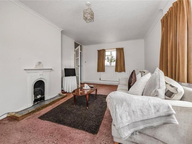 4 Bed Flat, Moffat Court, SW19