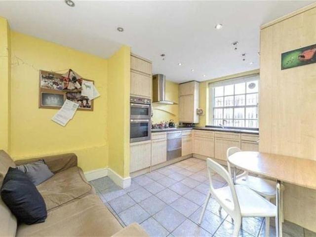 4 Bed Flat No Living Room in St Johns Wood. NW8