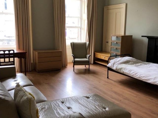 4 Bed Flat, Oxford Street, EH8