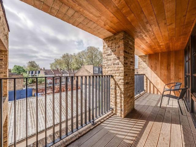 4 Bed Flat, Old Road, SE13
