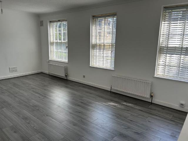 4 Bed Flat, Oslac Road, SE6