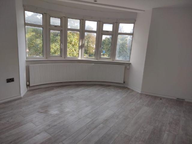 4 Bed Flat, Alexandra Avenue, HA2