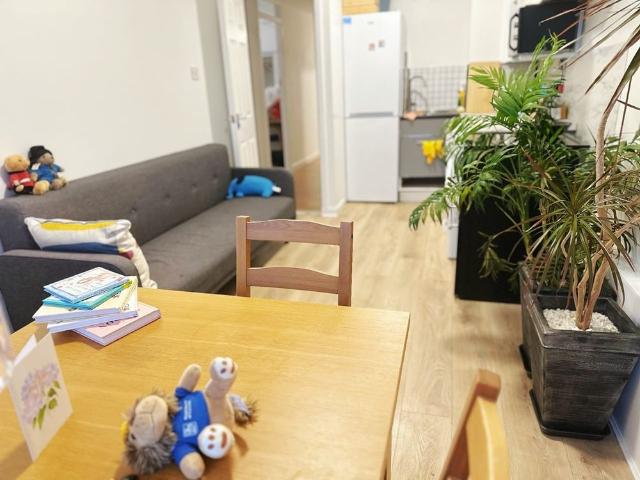 4 Bed Flat, Bush Court, W12