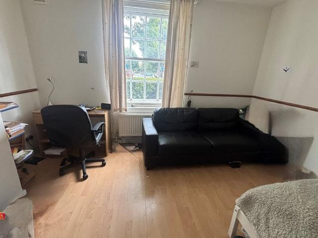 4 Bed Flat, Cairns House, N7