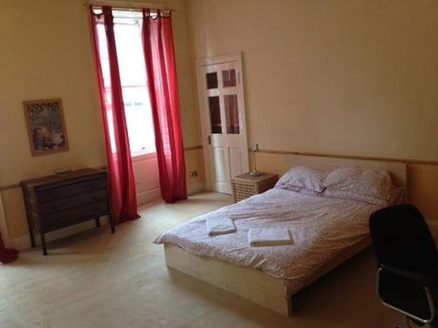 4 Bed Flat, Castle Street, EH2