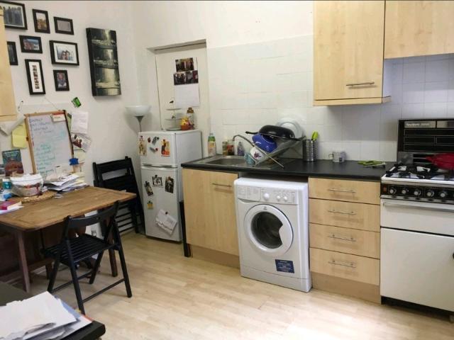 4 bed flat Chorlton, near transport amenaties etc